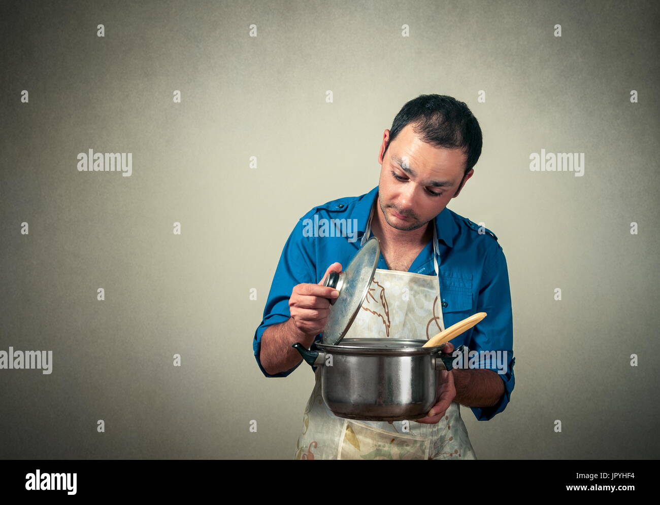 Man young cook cuisine saucepan hi-res stock photography and images - Alamy