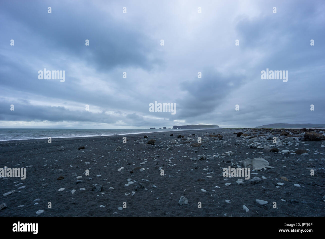 Black sand beach in vik iceland hi-res stock photography and images - Alamy