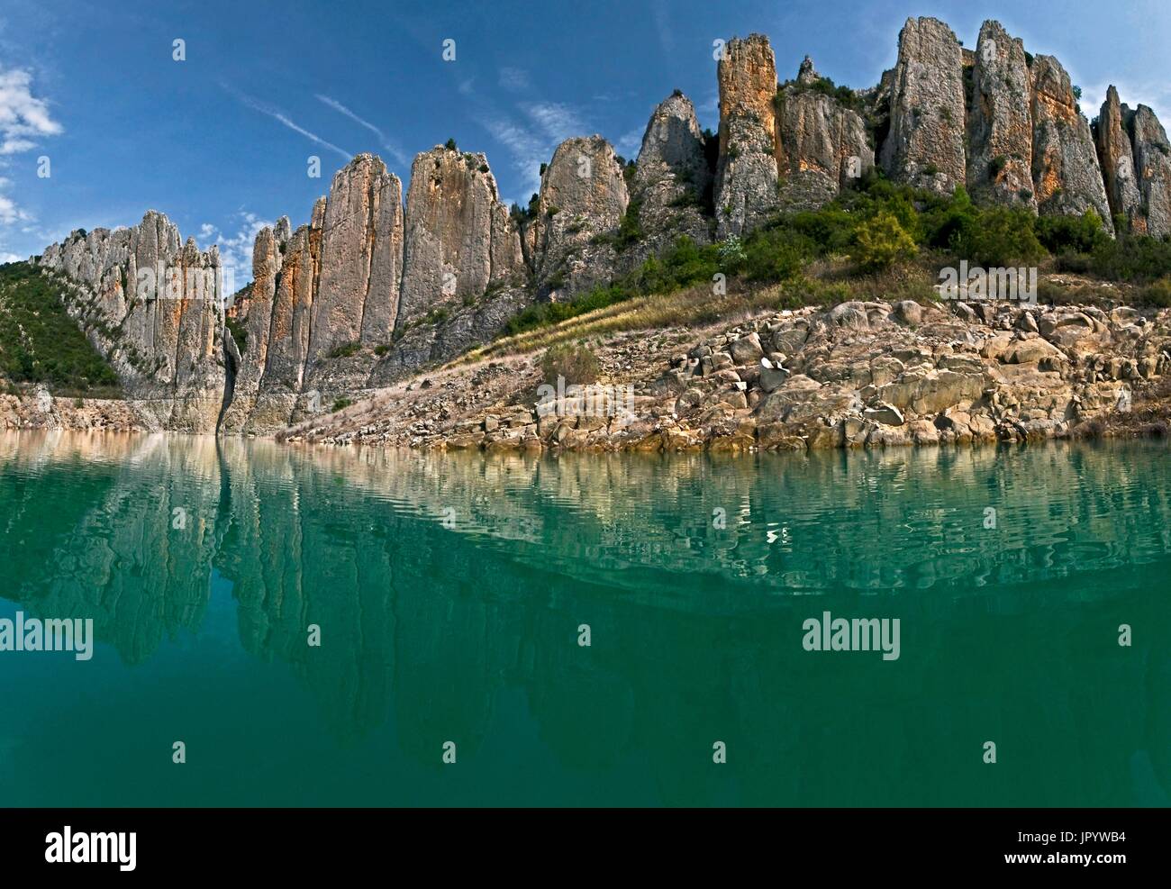 Spain, Aragon, province of Huesca, Ribagorza, vertical limestone layers ...