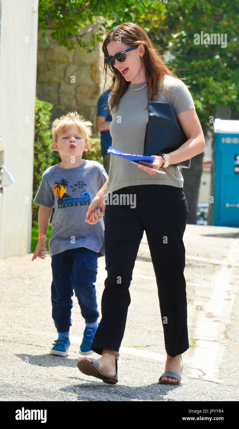 Jennifer Garner looking happy while leaving Church Service with her ...