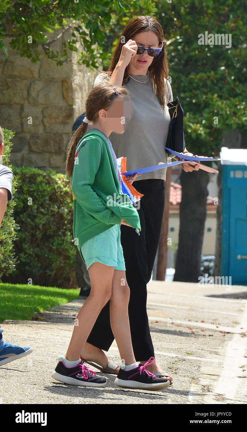 Jennifer Garner looking happy while leaving Church Service with her ...