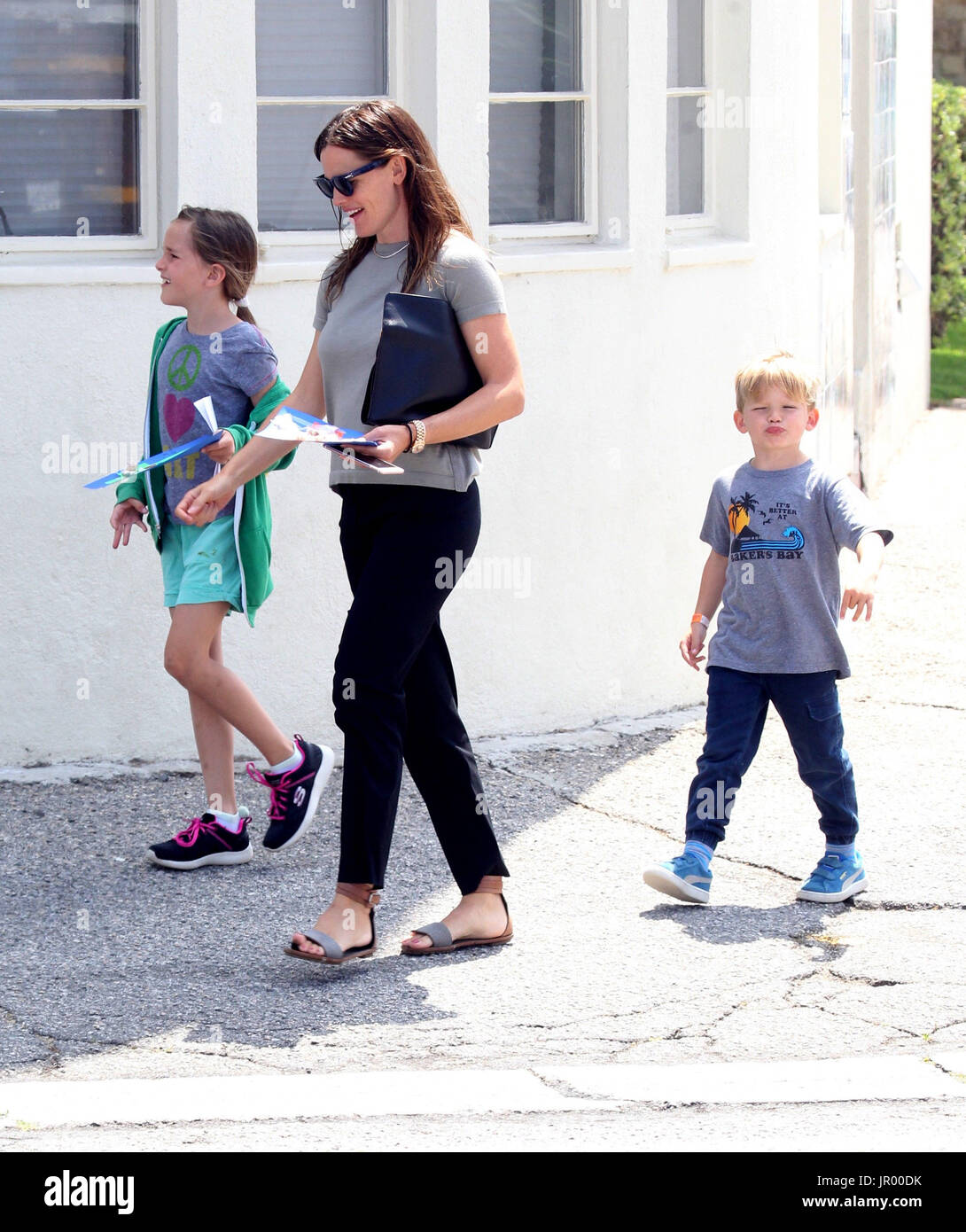 Jennifer Garner attending the church on Sunday morning with her kids in ...