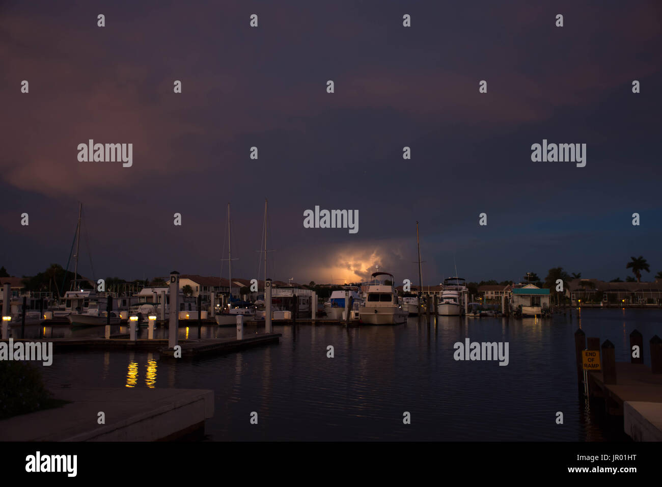 Real lightning hi-res stock photography and images - Alamy