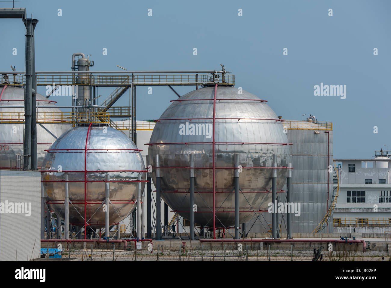 Petrol refinery chemical plant hi-res stock photography and images - Alamy