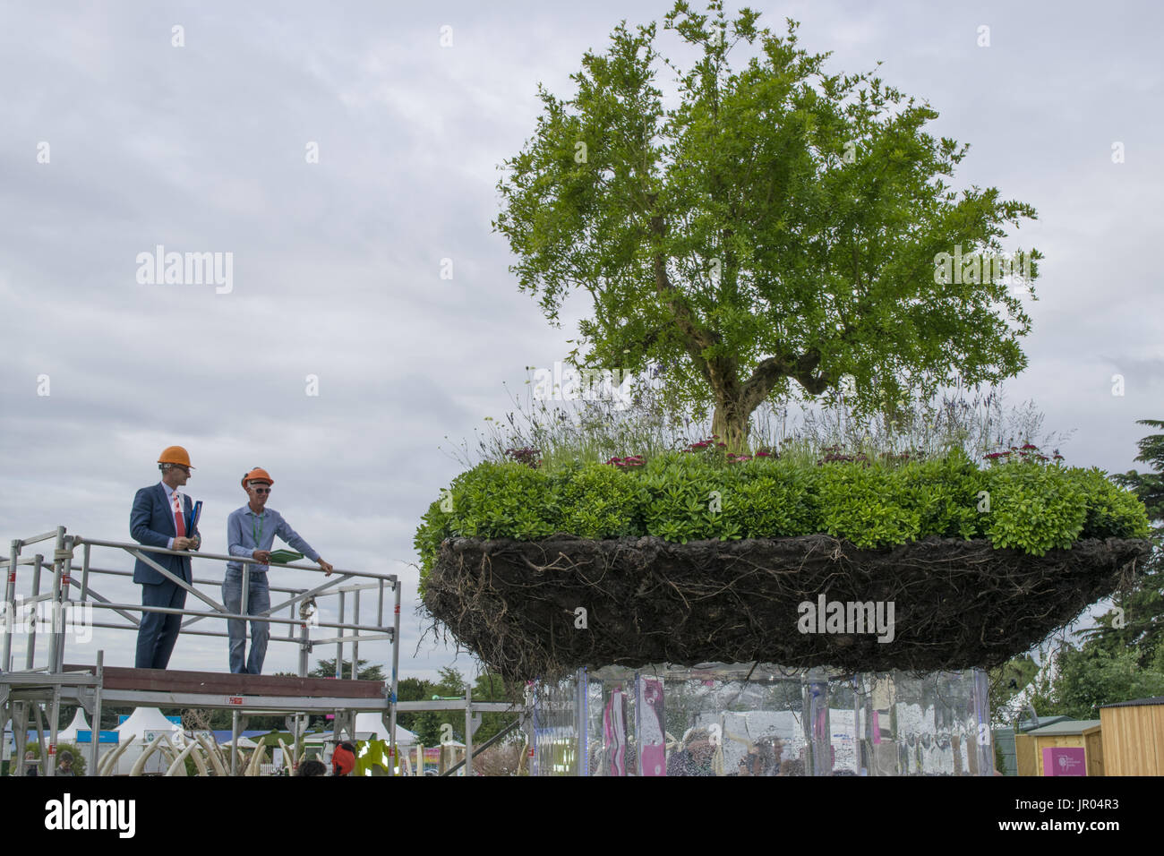 Hampton court flower show press hi-res stock photography and images - Alamy