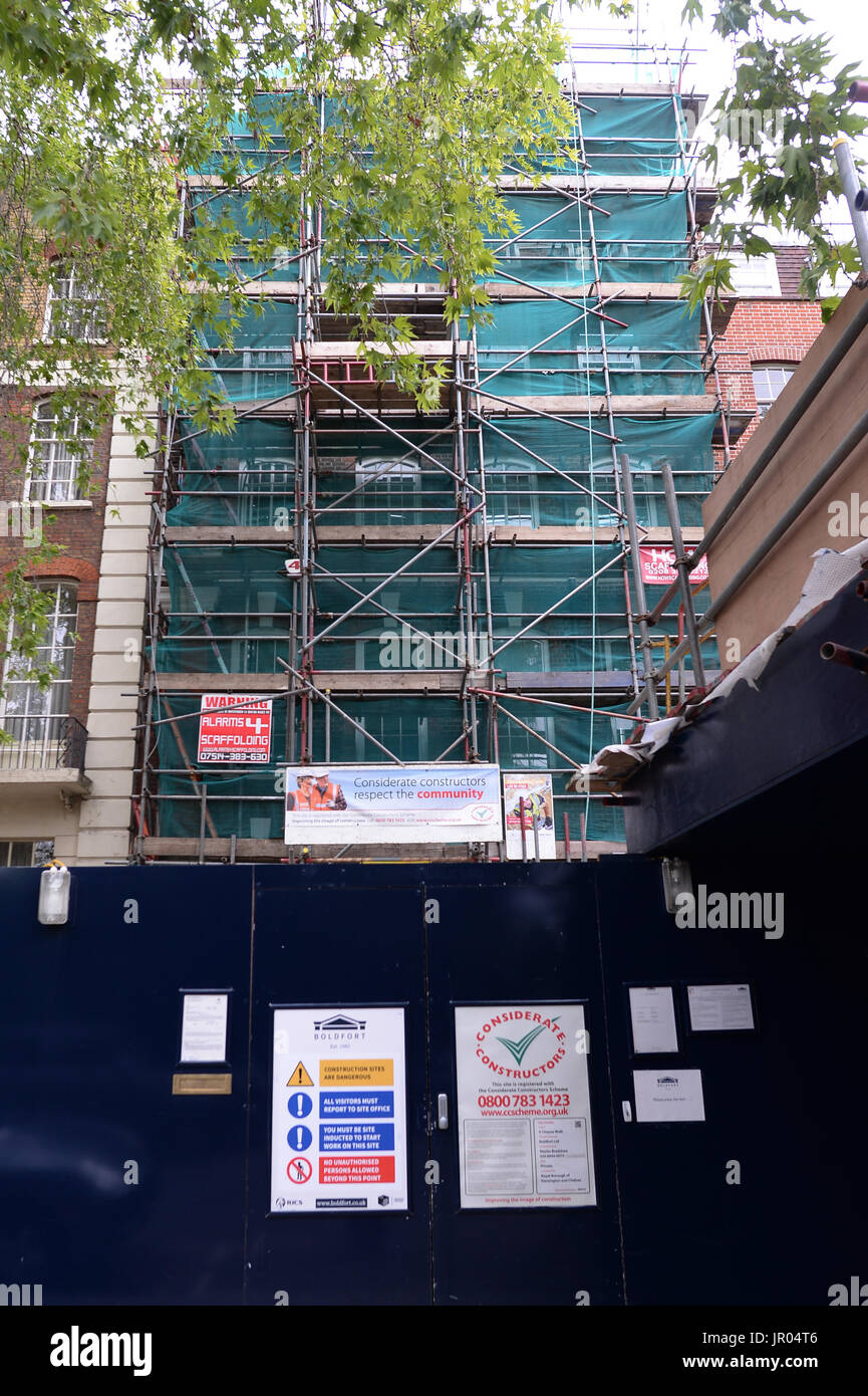 A property on cheyne walk in chelsea hi-res stock photography and ...