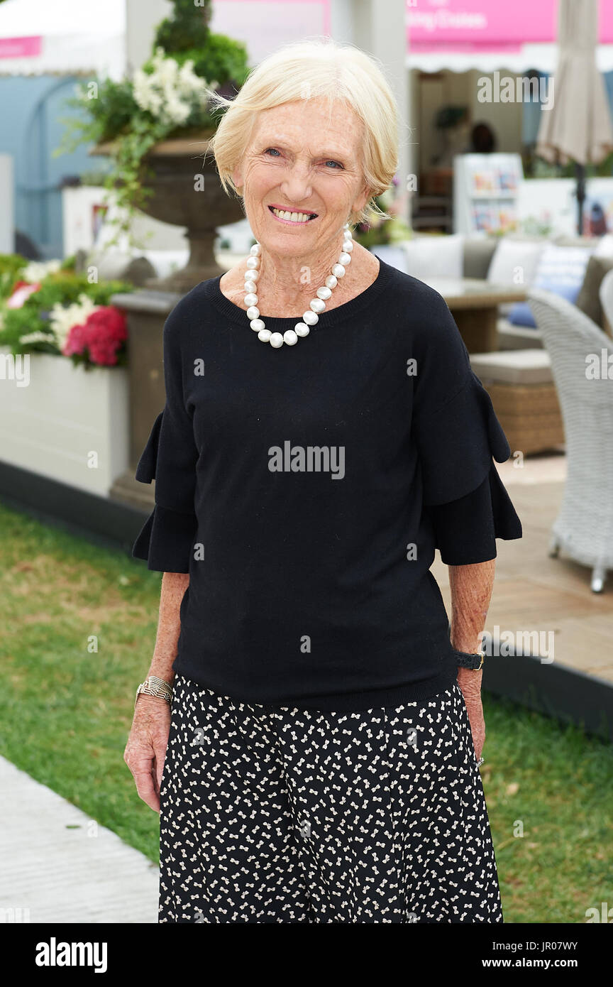 VIP/Press Day at the RHS Flower Show Hampton Court Palace Featuring ...