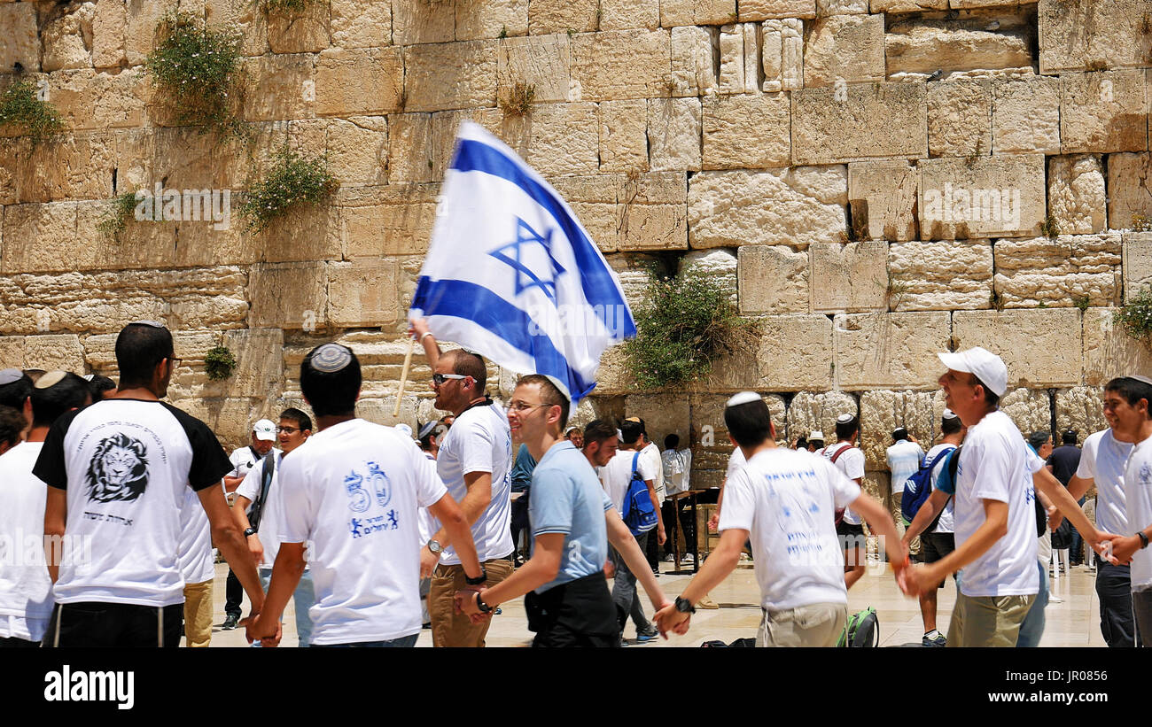 Dancing jews wailing wall hi-res stock photography and images - Alamy