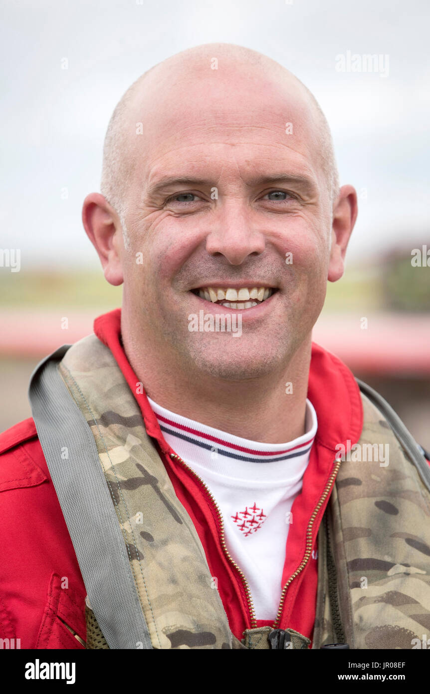 Red arrows squadron leader mike ling at raf scampton hi-res stock ...