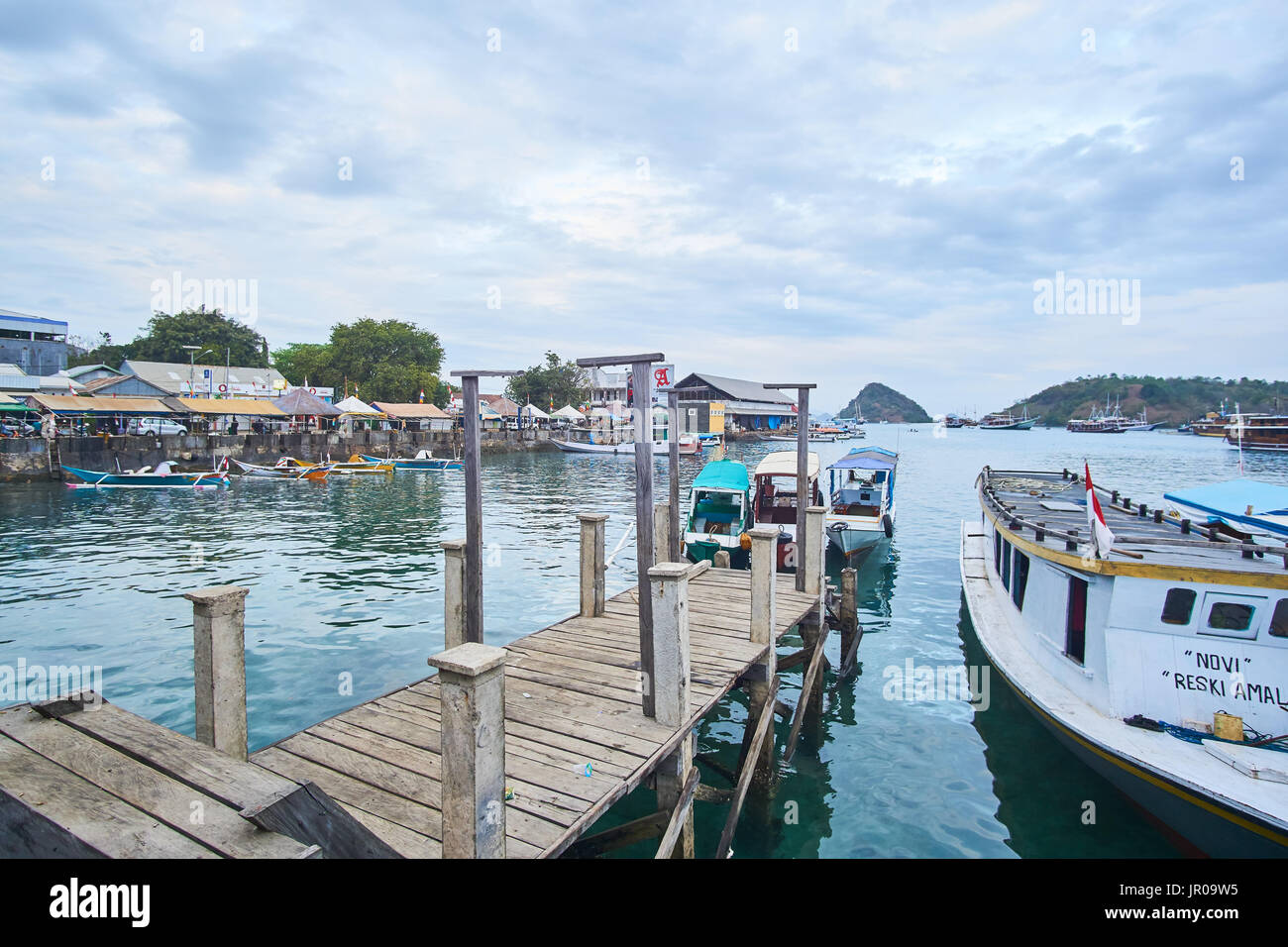 boats at labuan bajo harbour Stock Photo - Alamy