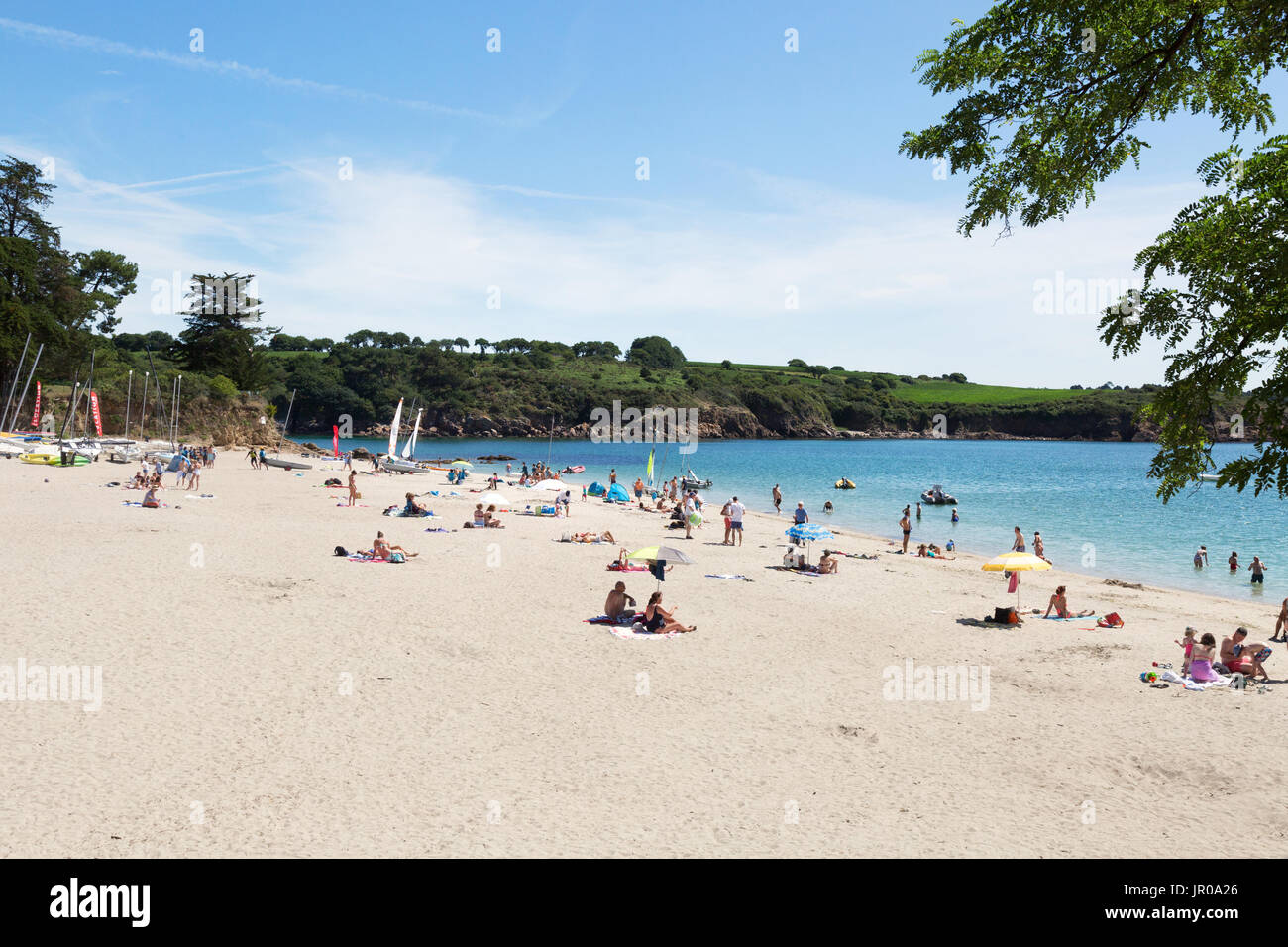 France beach - tourists sunbathing on Port Manec'h beach, Finistere ...