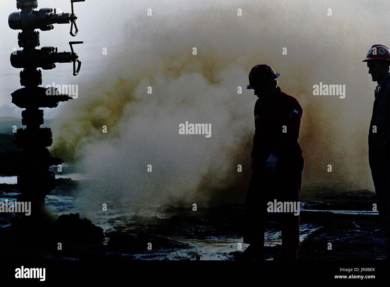 Kuwait Oil Well Fire Stock Photos & Kuwait Oil Well Fire Stock Images ...