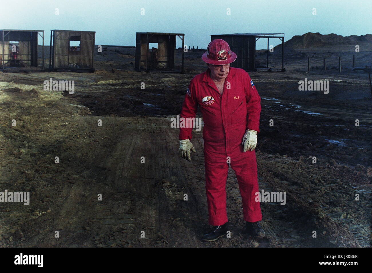 Oil field fire kuwait hi-res stock photography and images - Alamy