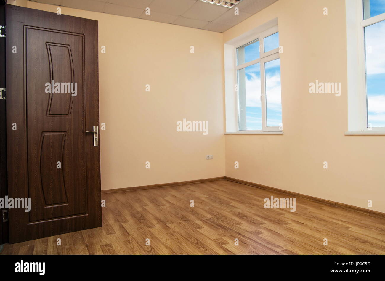 simple empty house room with windows Stock Photo - Alamy