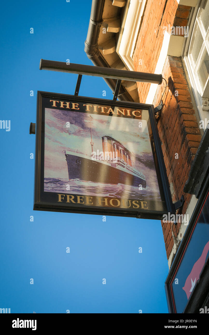 Part pub sign in hi-res stock photography and images - Alamy