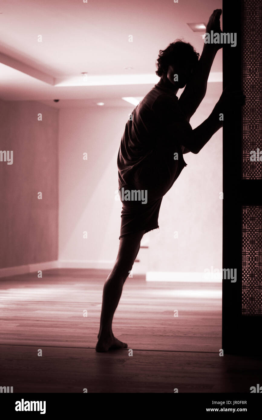 Male yoga teacher doing splits leg stretching flexibility calisthenics ...