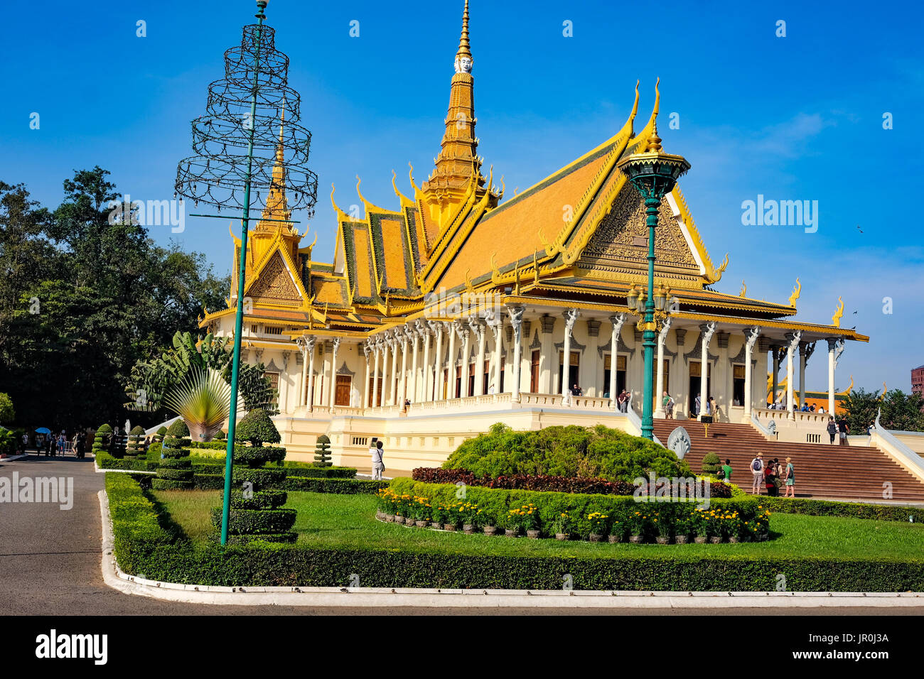 Royal palace and garden Phnom penh Stock Photo - Alamy