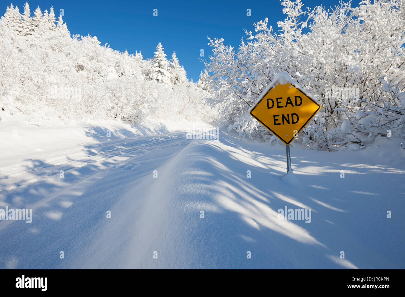 Alaska road sign hi-res stock photography and images - Alamy