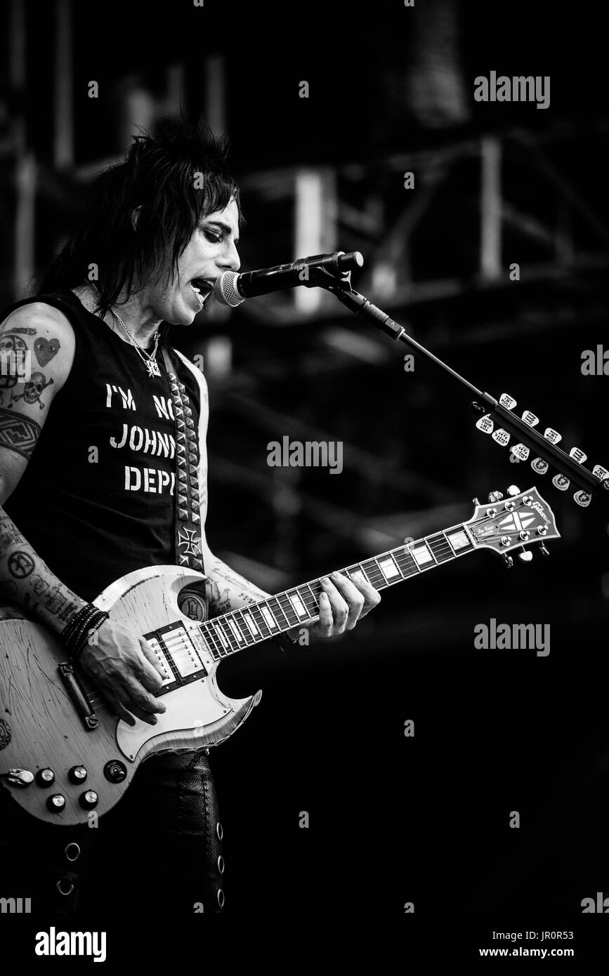 Angry british man Black and White Stock Photos & Images - Alamy