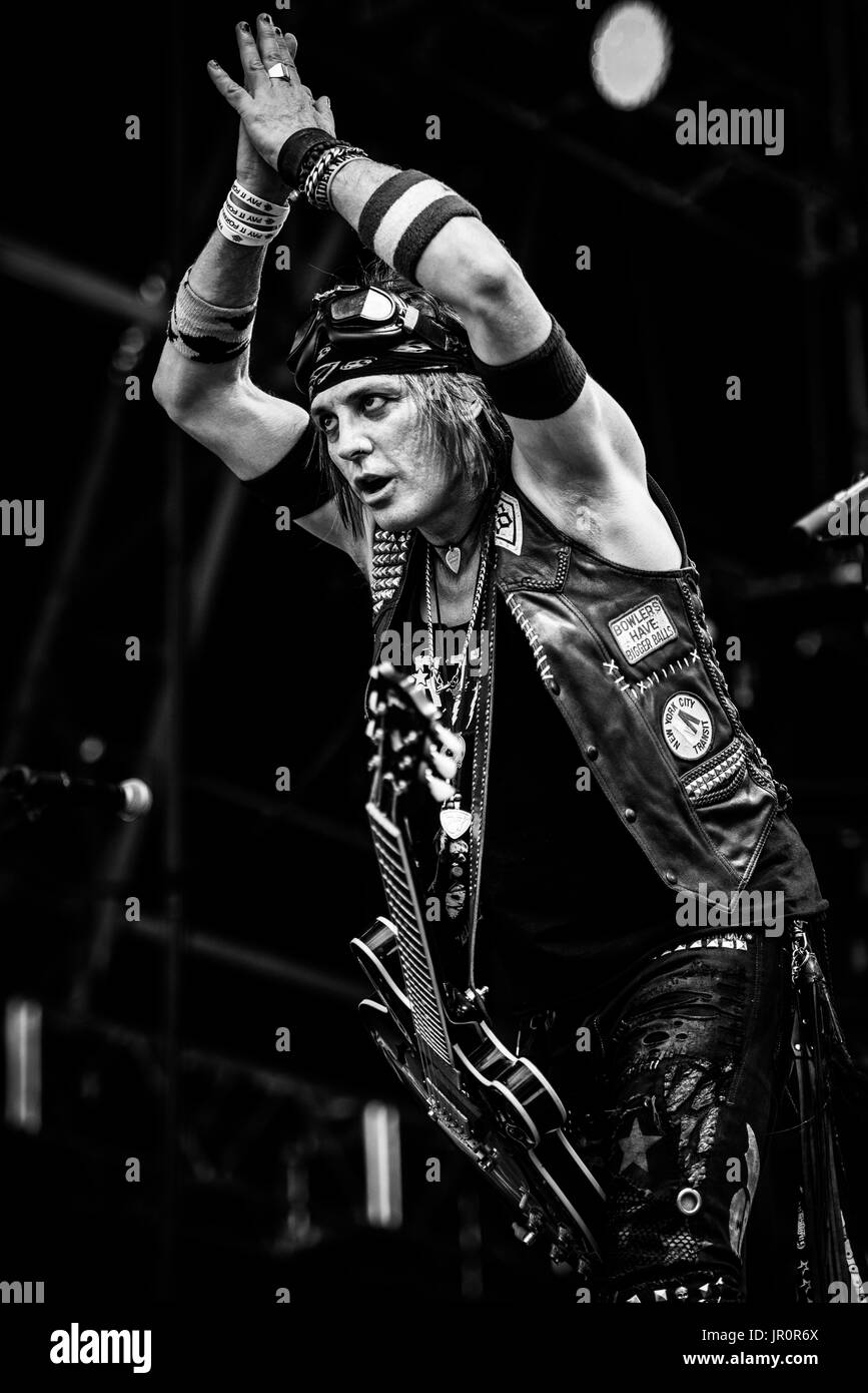 Angry british man Black and White Stock Photos & Images - Alamy