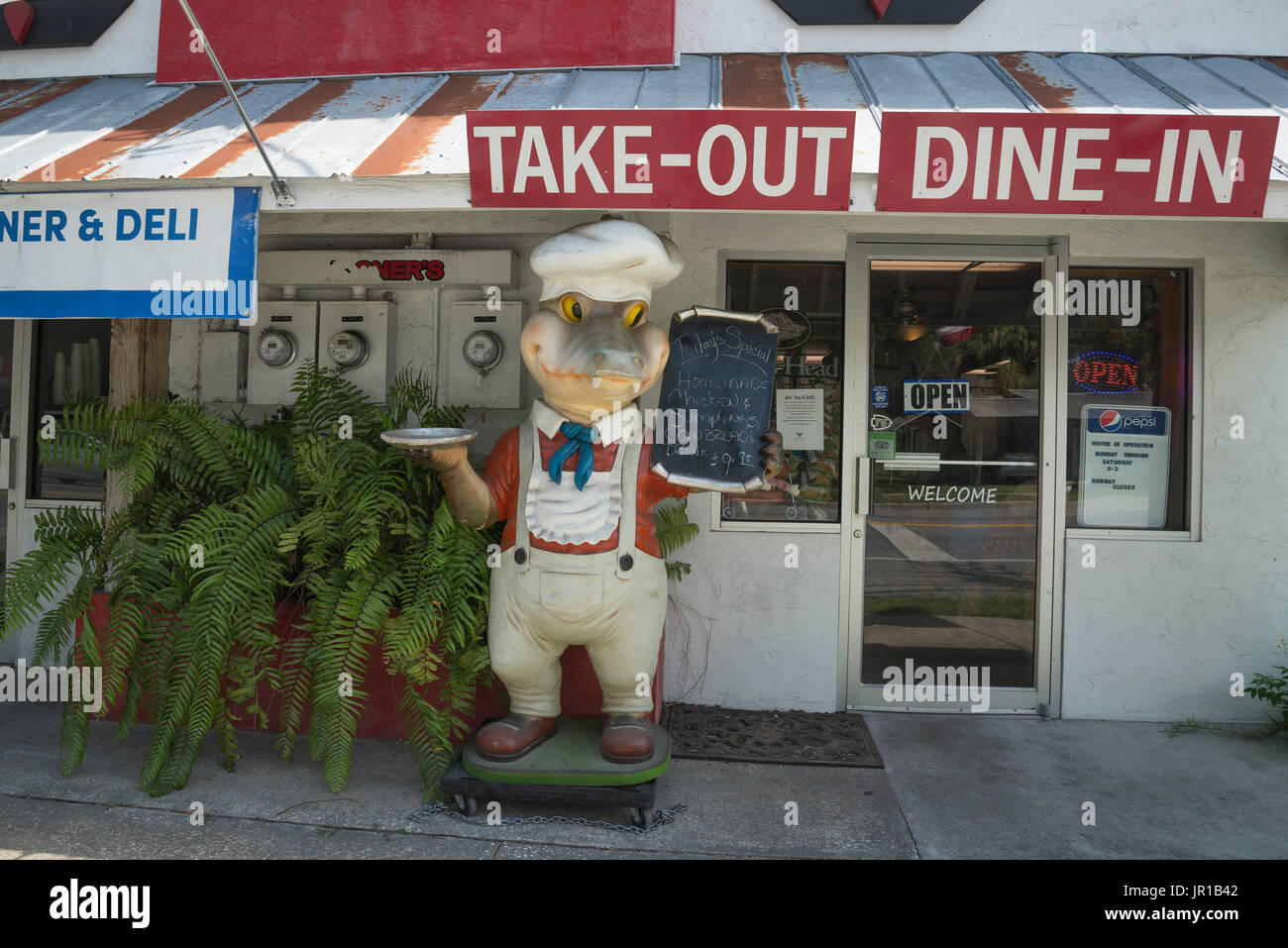 Gator statue hi-res stock photography and images - Alamy