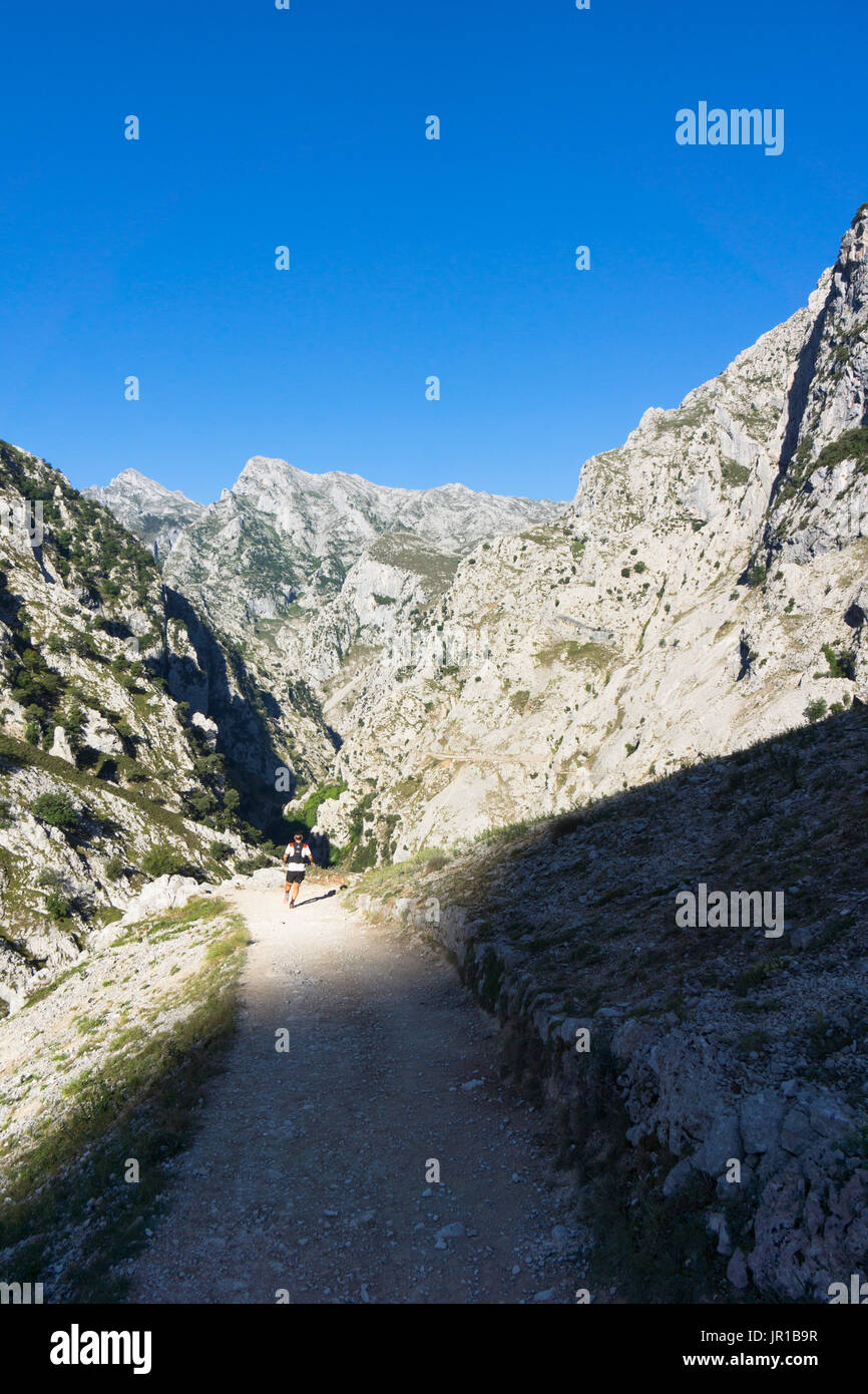 Running the cares gorge hi-res stock photography and images - Alamy