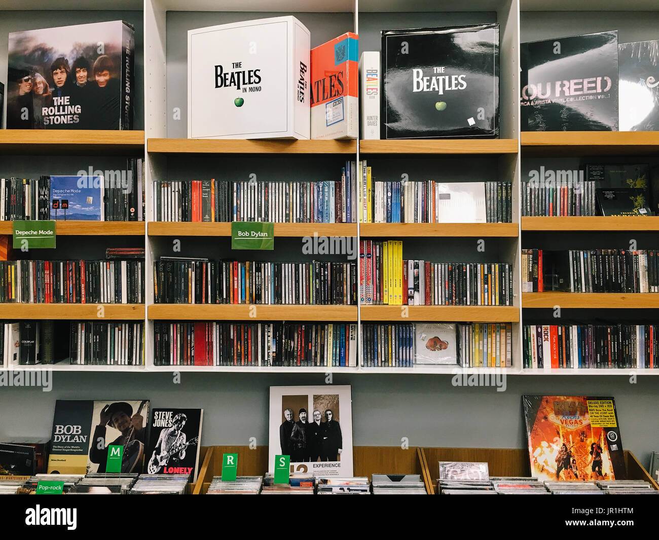 Vinyl stack hi-res stock photography and images - Alamy