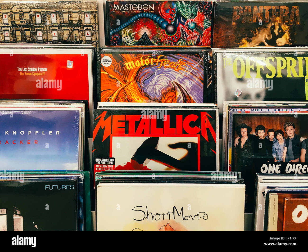 Vinyl records shop hi-res stock photography and images - Alamy
