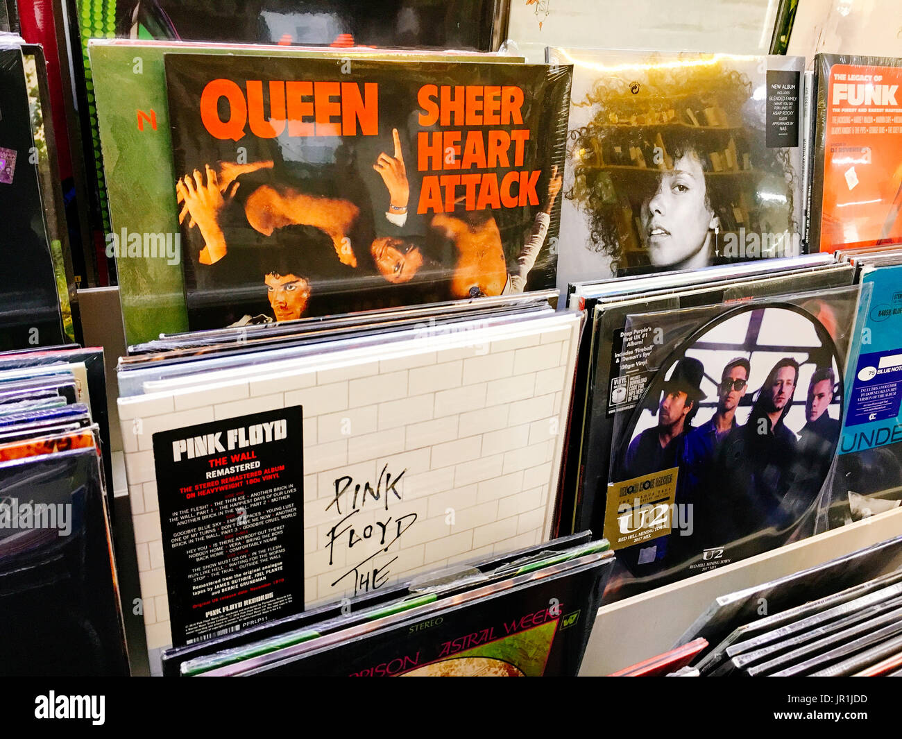 Old vinyl records music store hi-res stock photography and images - Alamy