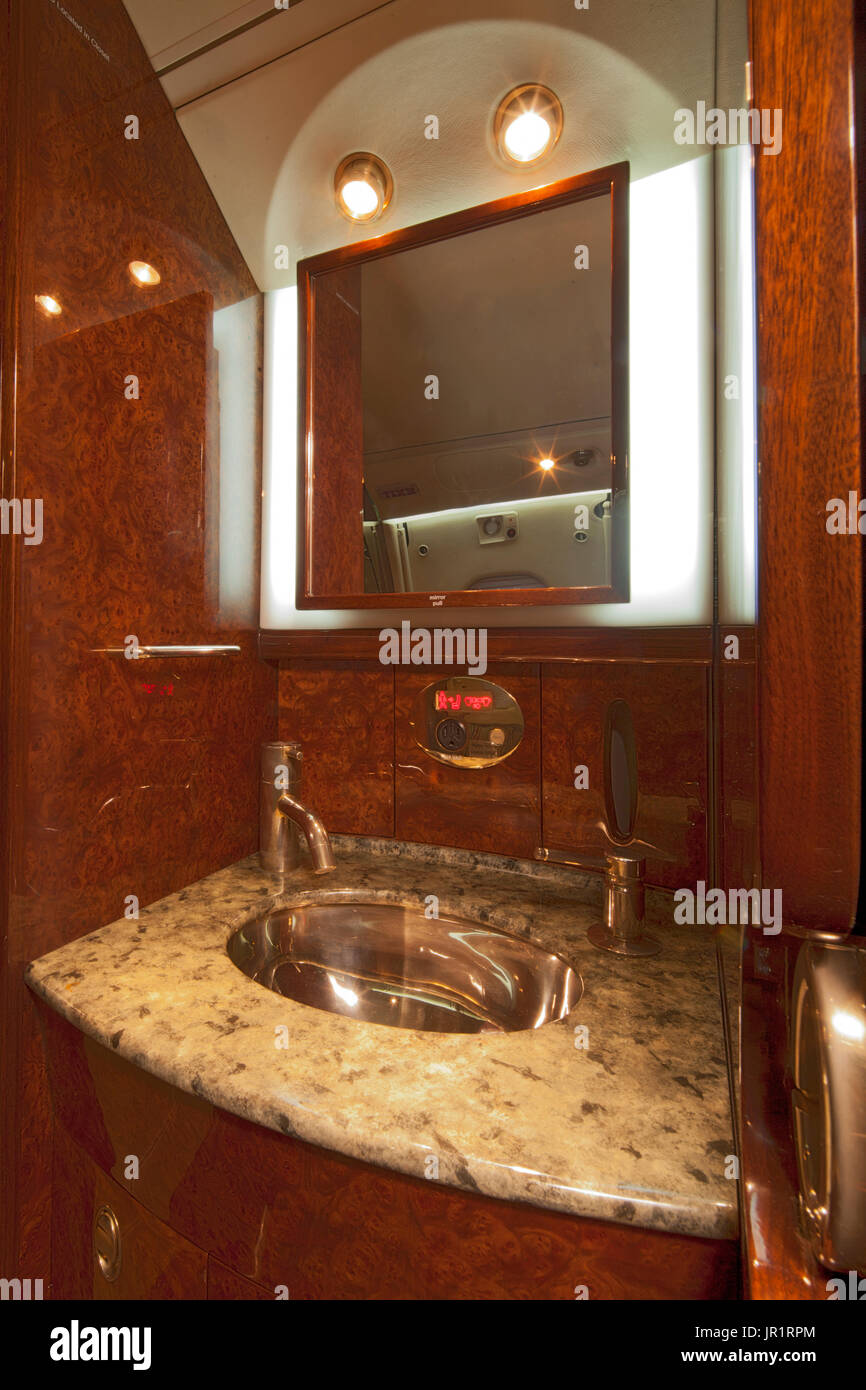 Luxury jet hi-res stock photography and images - Alamy