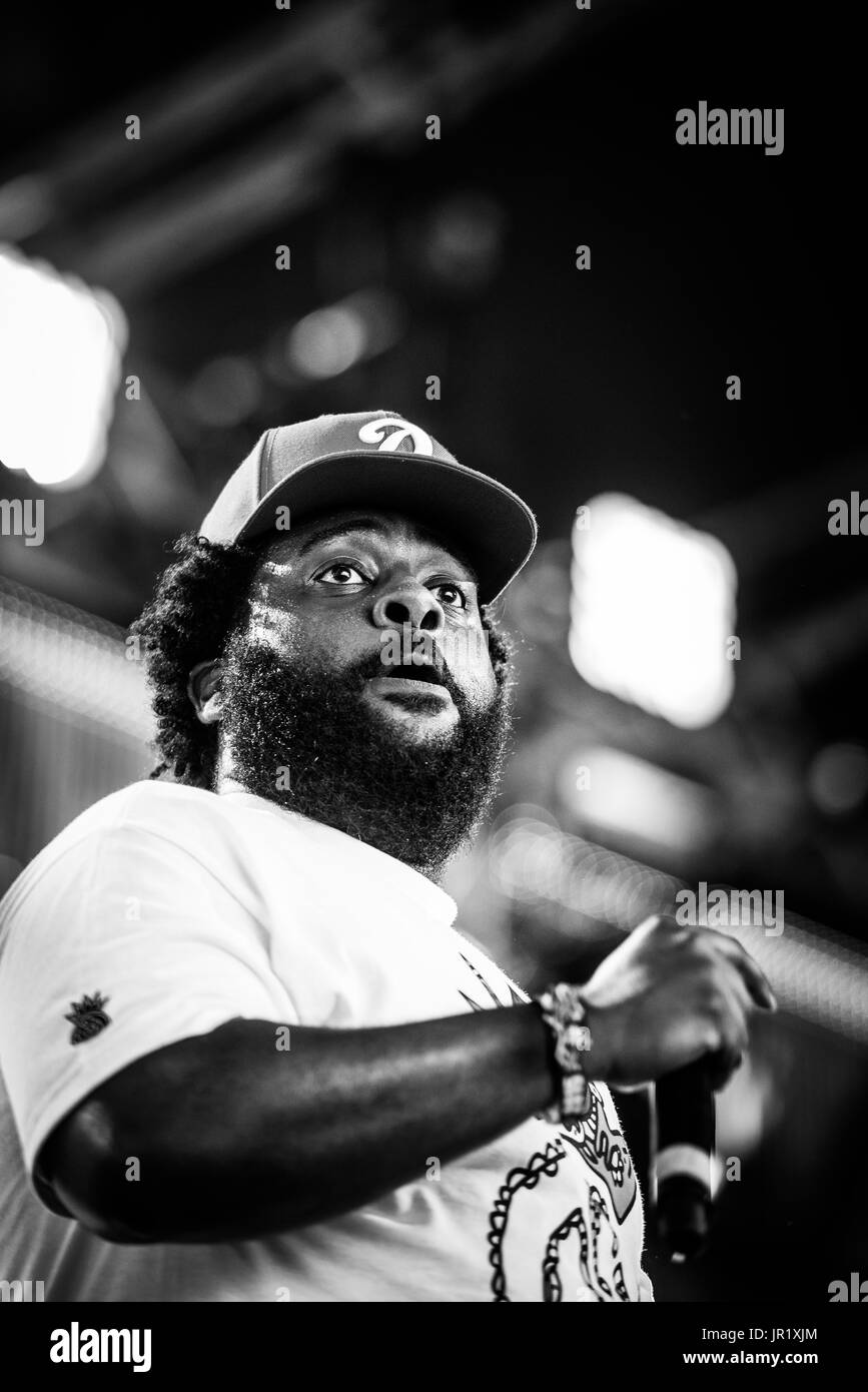 Black rapper holding microphone hi-res stock photography and images - Alamy