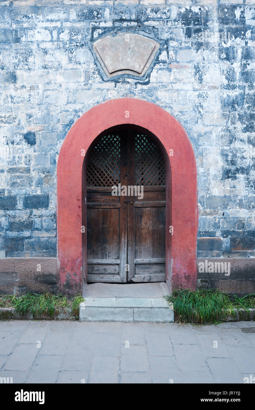 Traditional chinese door design door hi-res stock photography and ...