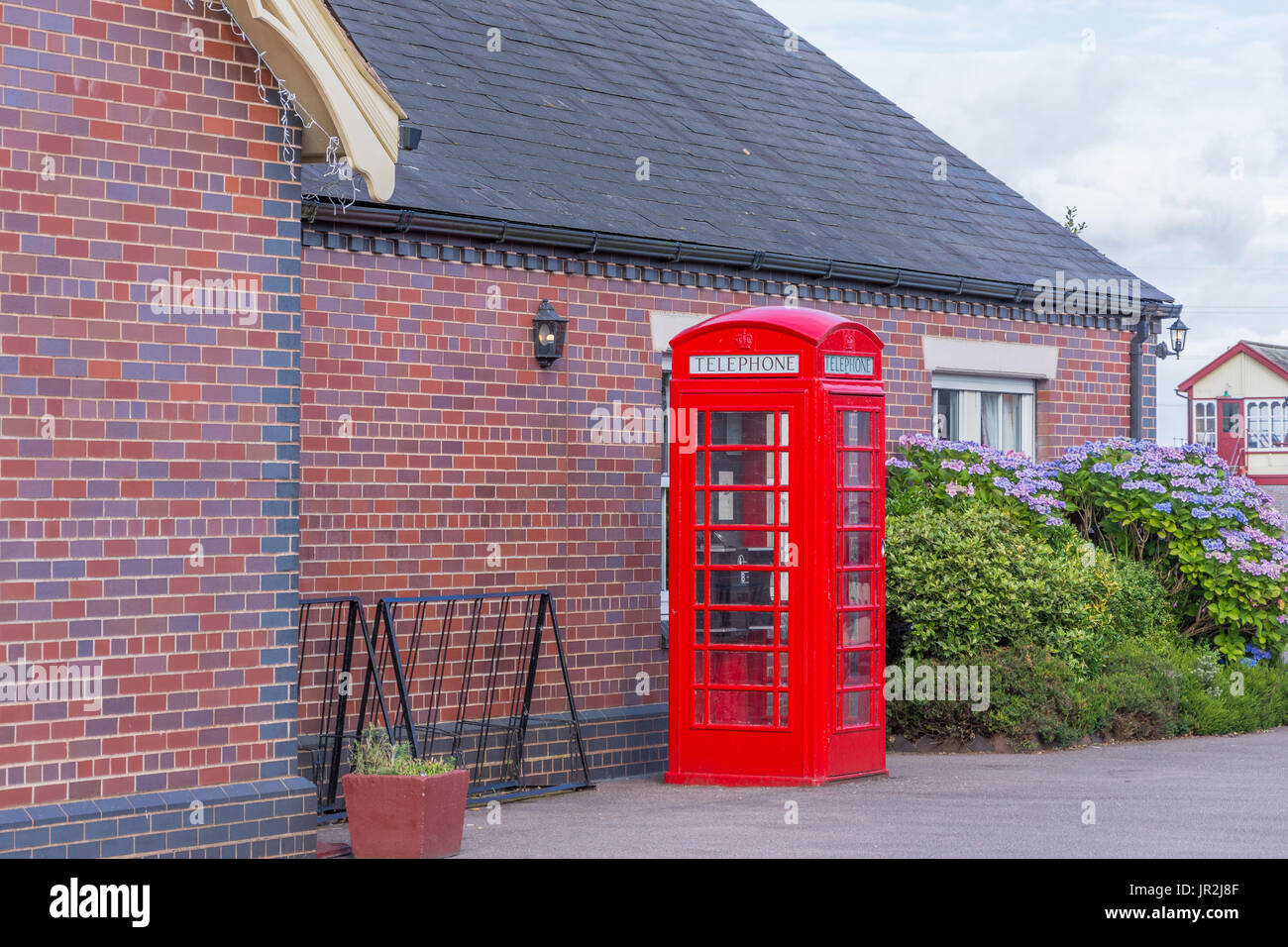 London phone booth door hi-res stock photography and images - Alamy