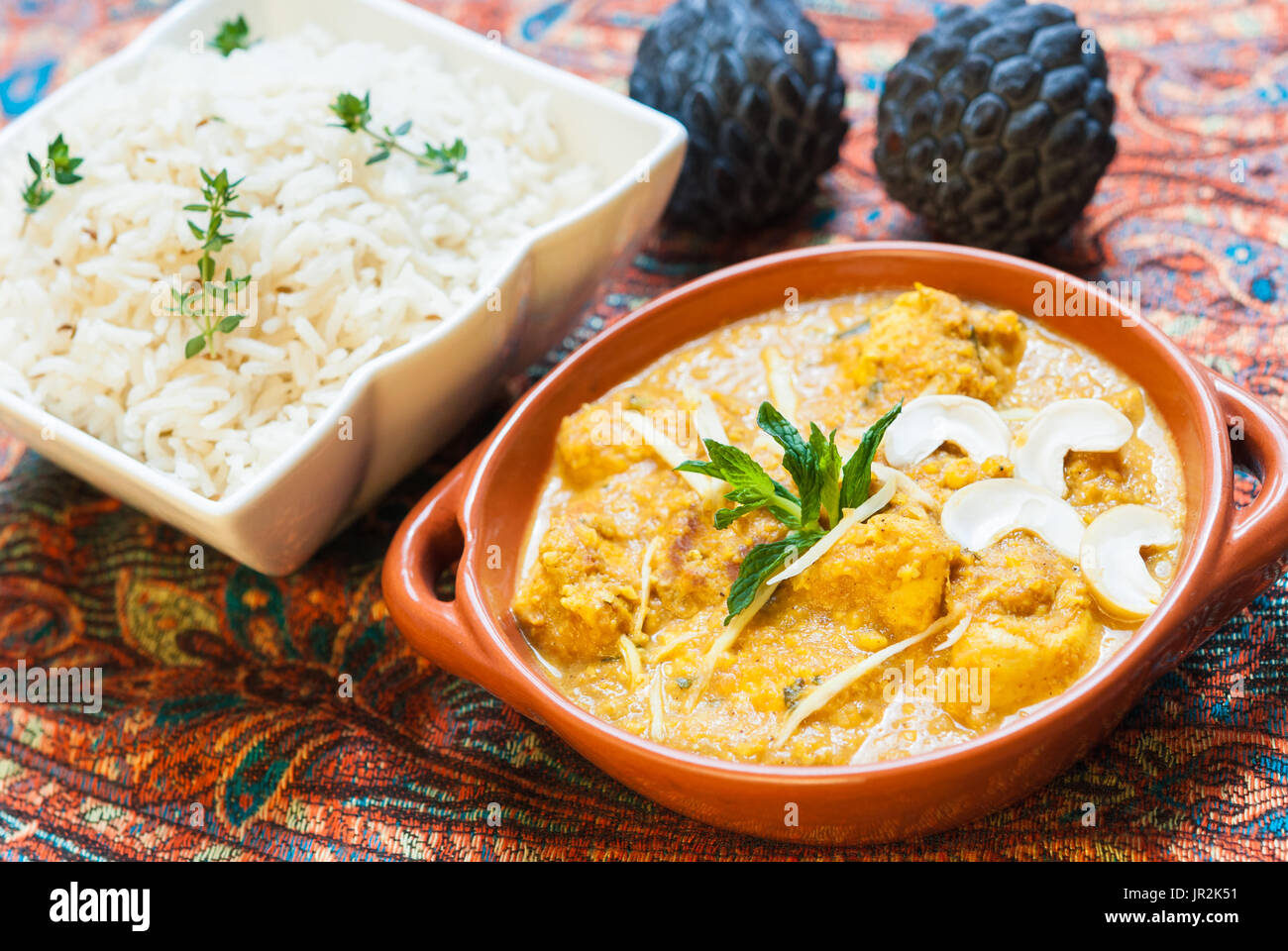 India cashew chicken curry and rice hi-res stock photography and images ...