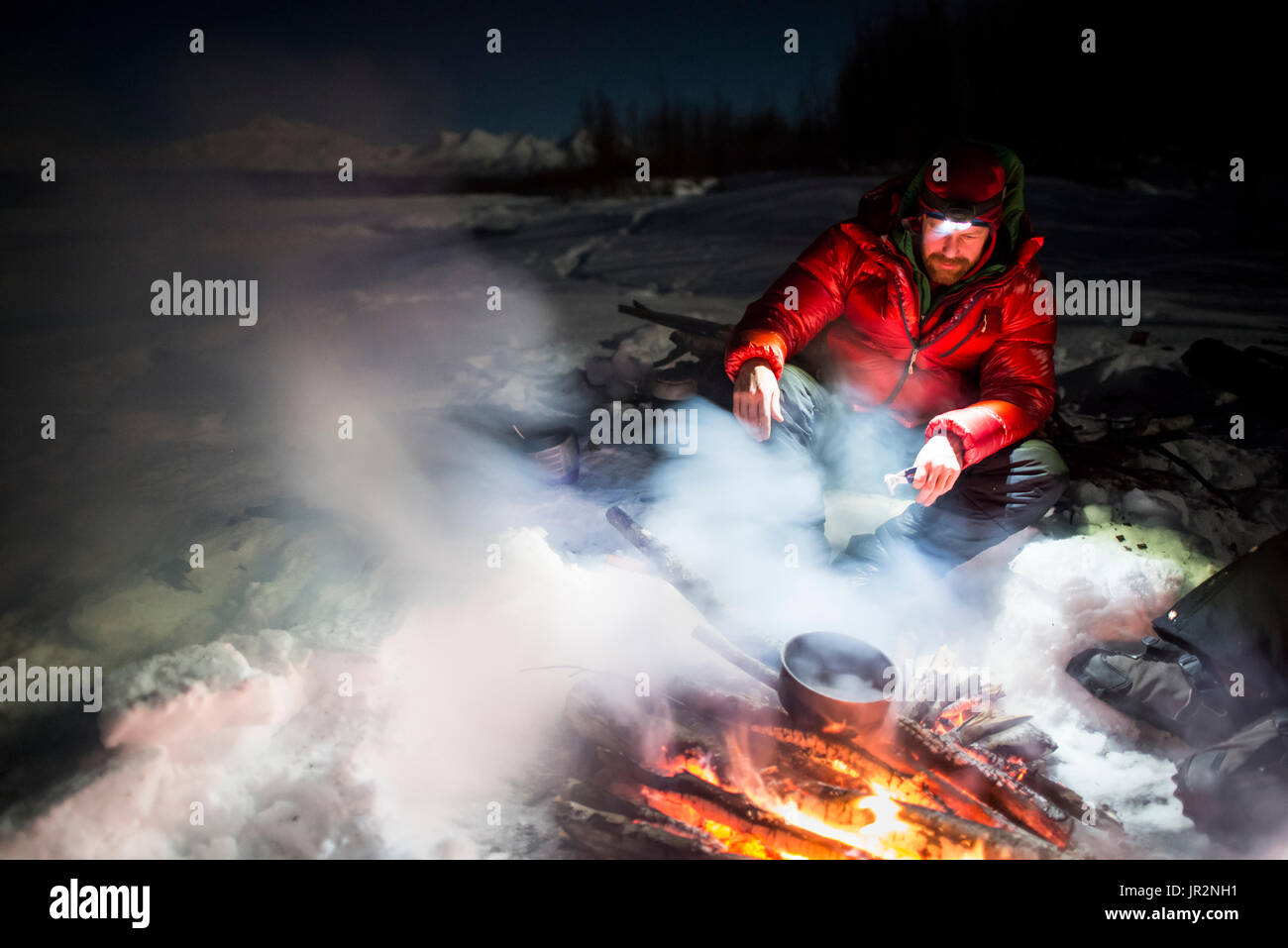Campfire cooking hi-res stock photography and images - Alamy
