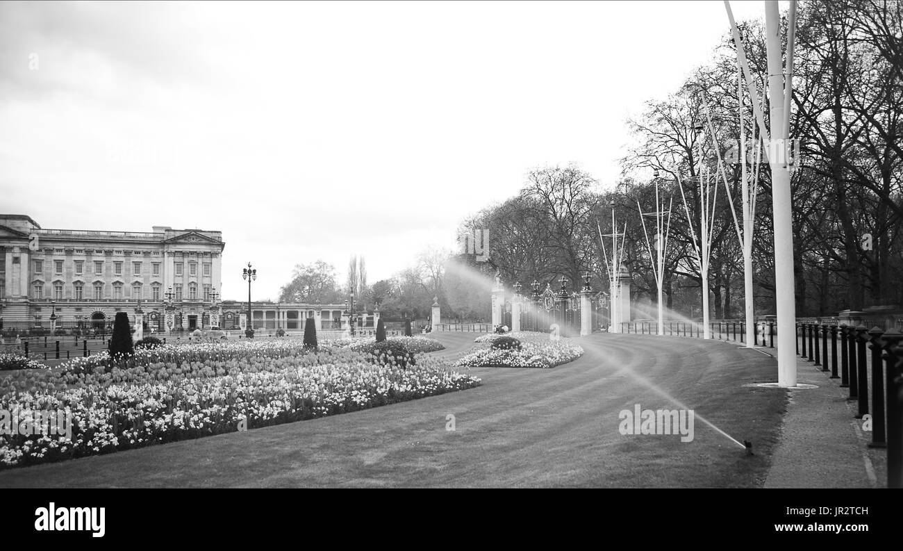 Black and white buckingham palace hi-res stock photography and images - Alamy