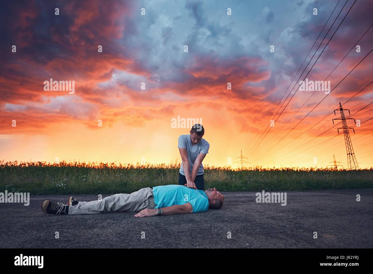 Dramatic resuscitation on the road during storm at the spectacular ...