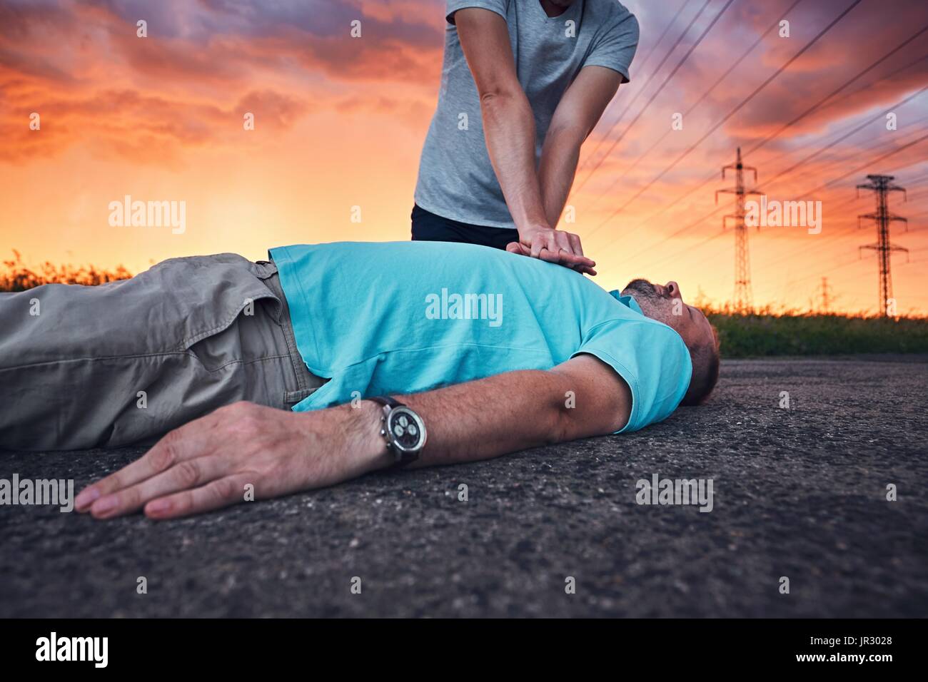 Dramatic resuscitation on the road during storm at the spectacular ...