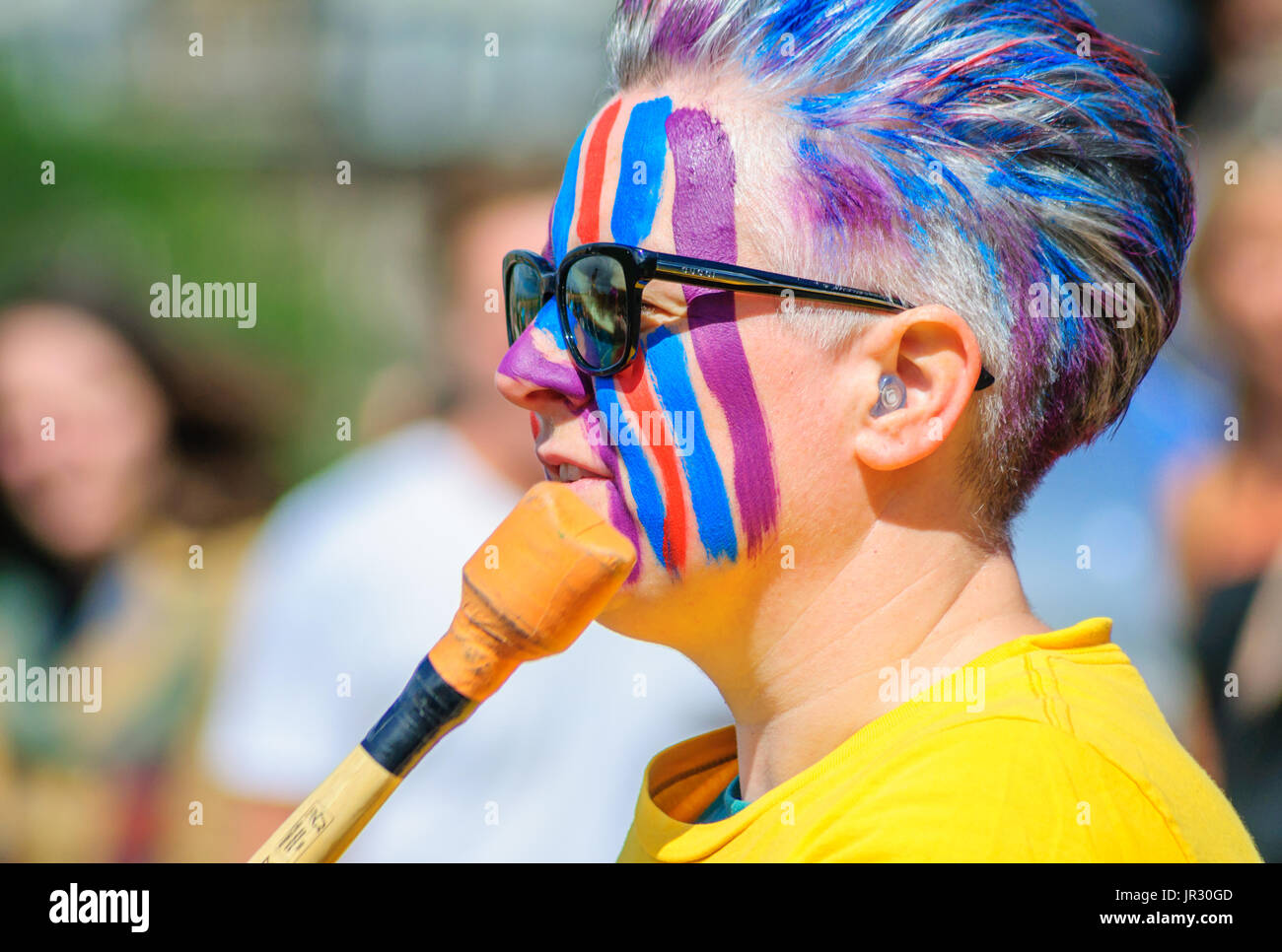 Female performer with colorful painted face and hairstyle in Edinburgh ...