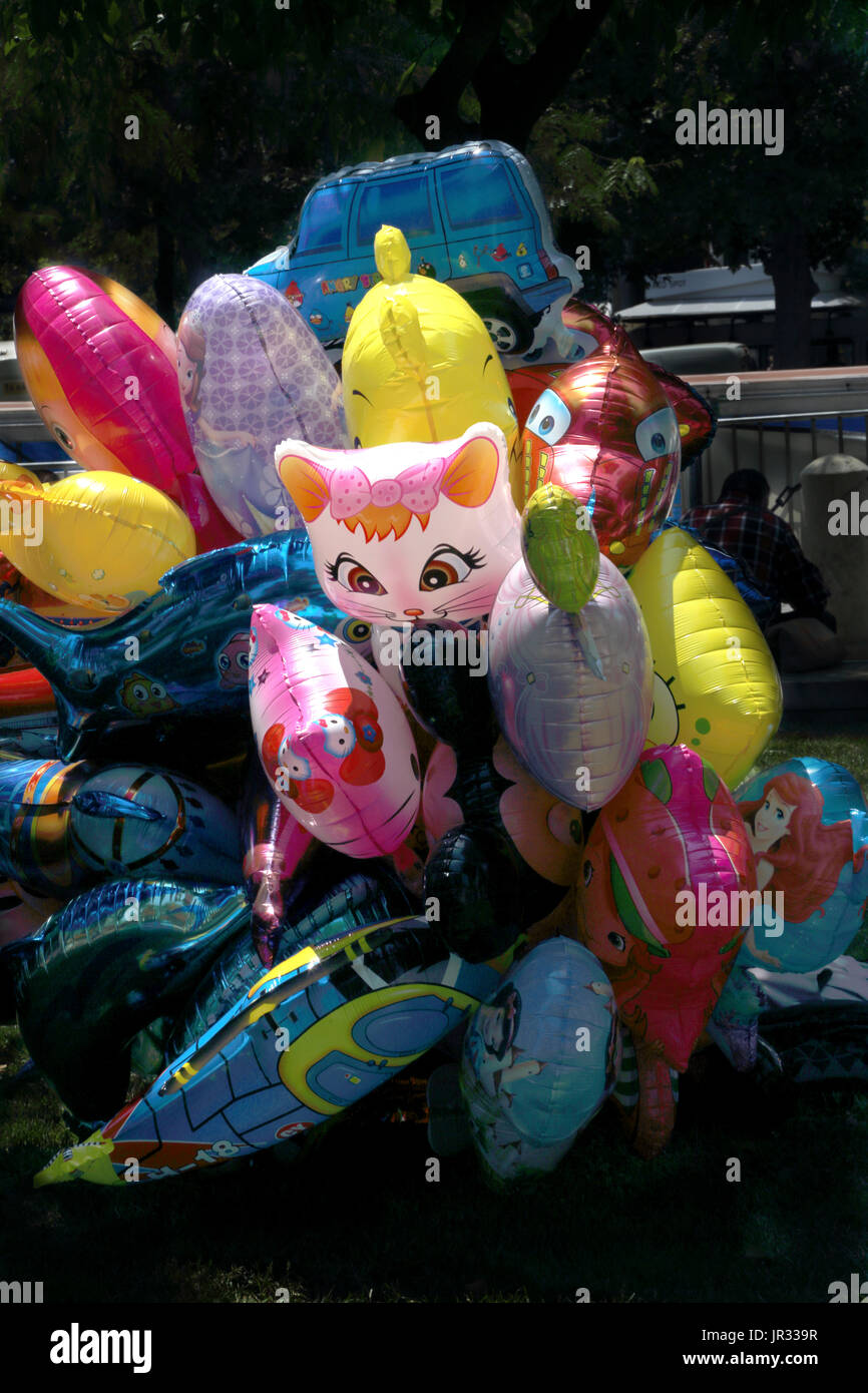 Selling balloons hi-res stock photography and images - Alamy