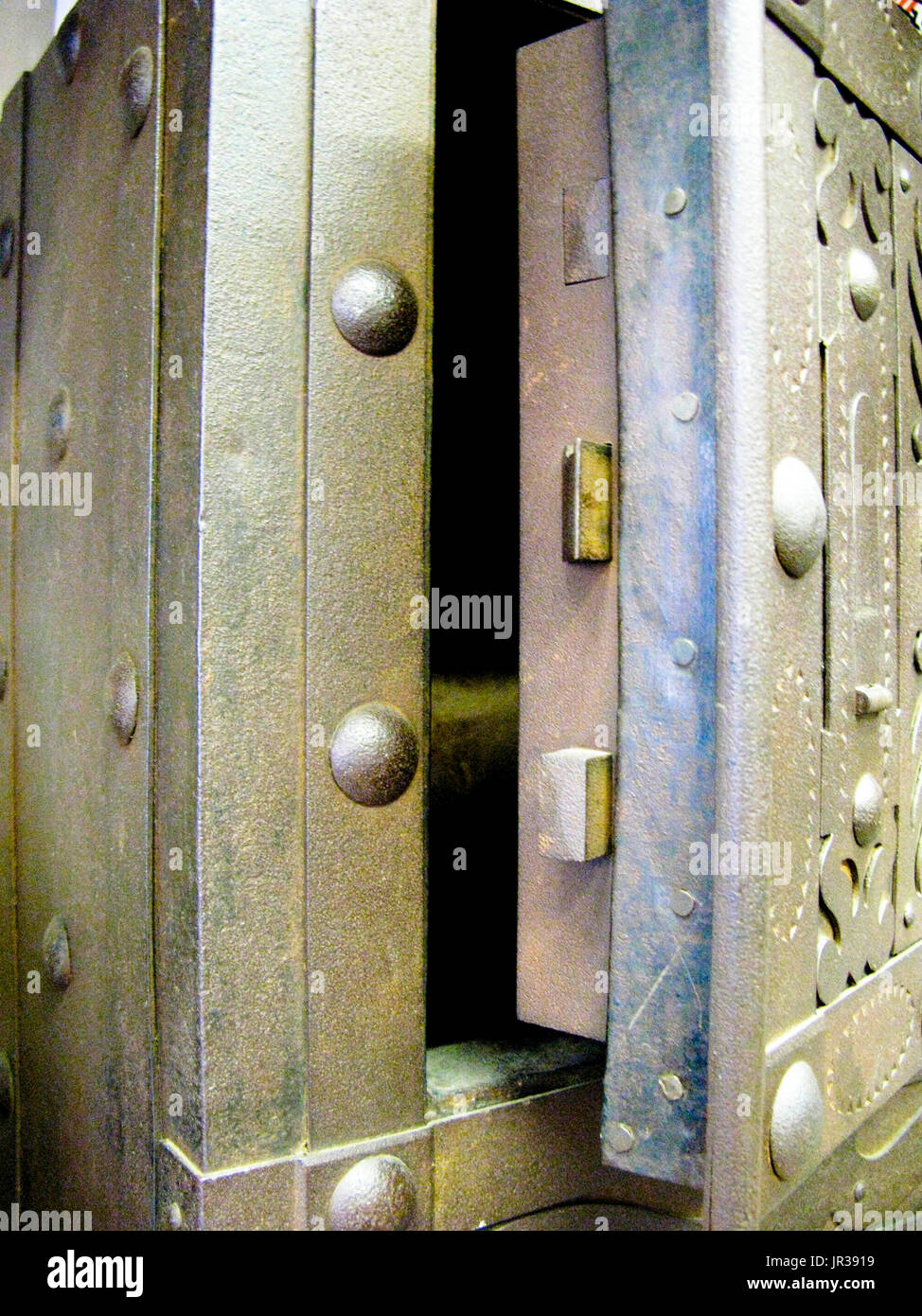 Old safe hi-res stock photography and images - Alamy