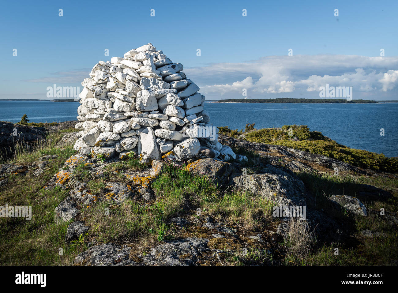 Pile of white rocks Stock Photo - Alamy