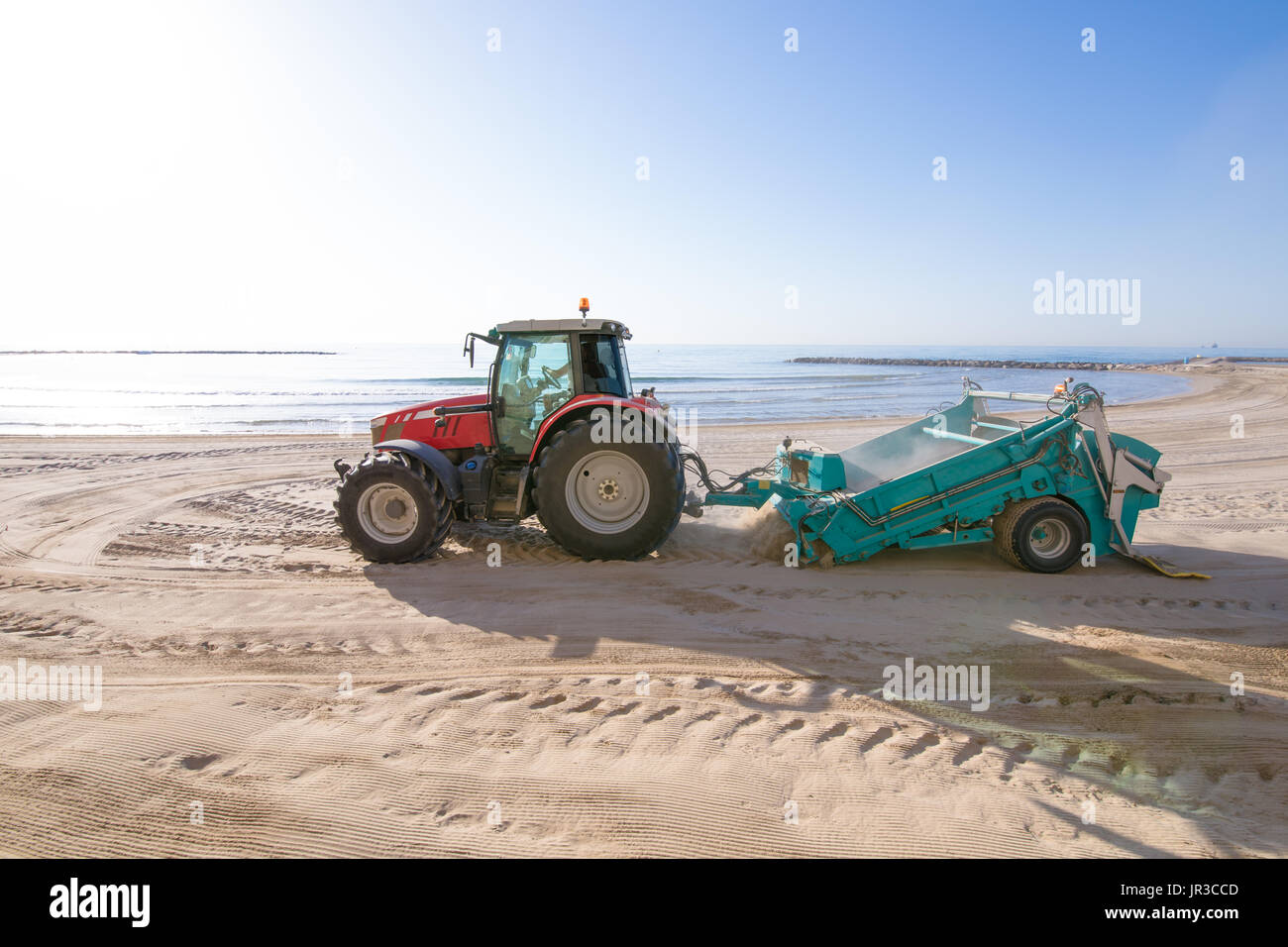 Tractor with beach cleaner hi-res stock photography and images - Alamy