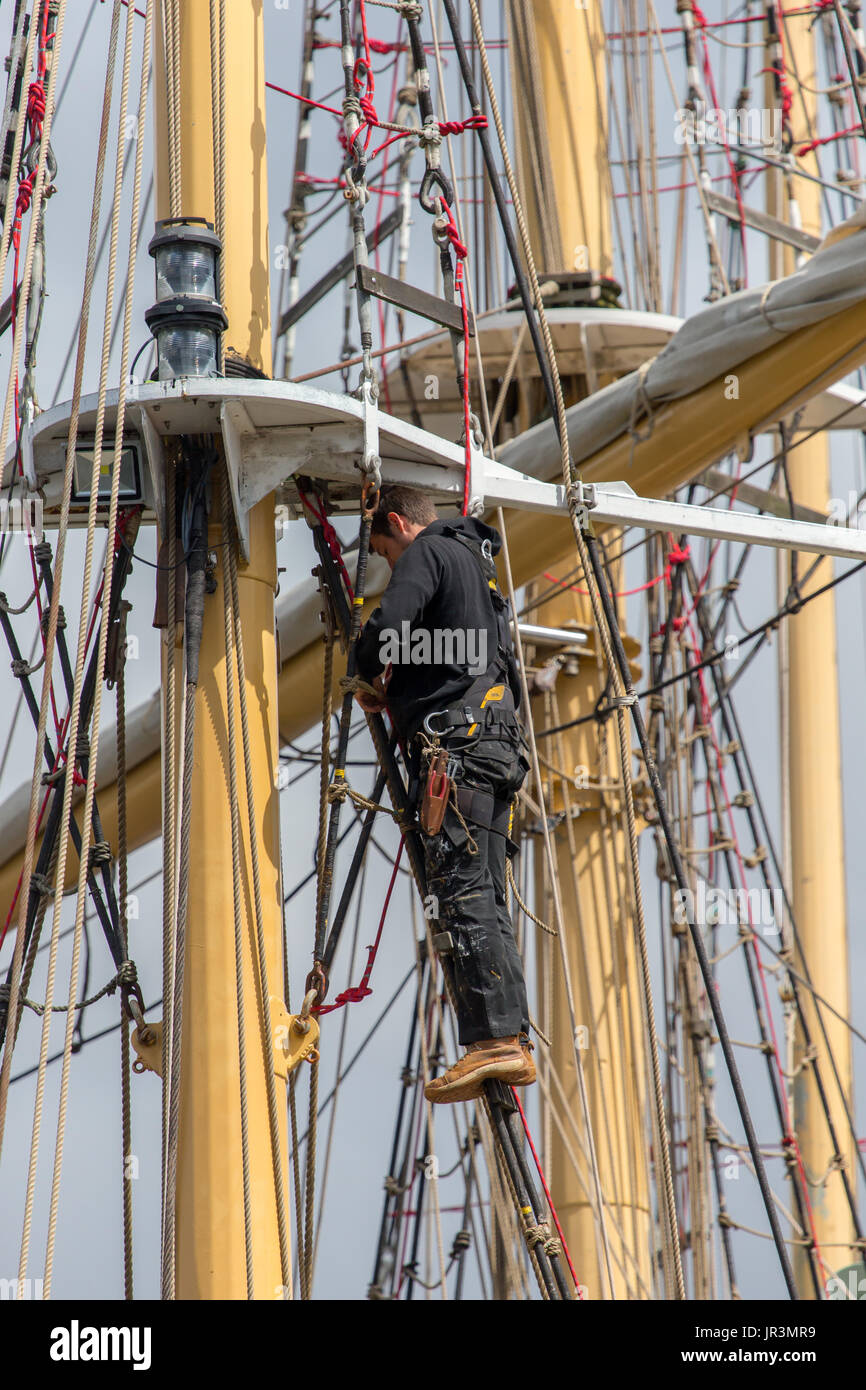 Working at height training hi-res stock photography and images - Alamy