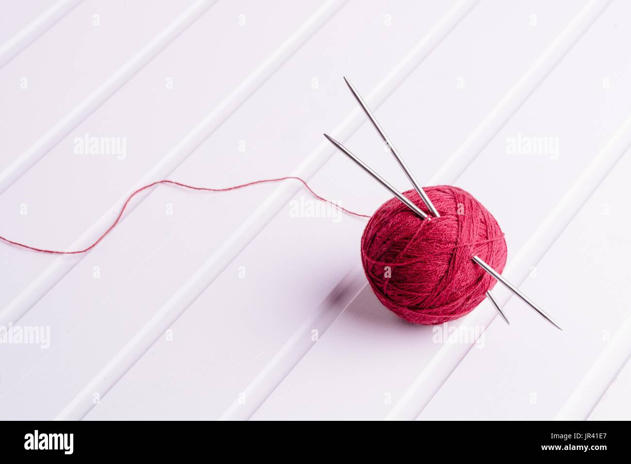 Red ball thread needles hi-res stock photography and images - Alamy