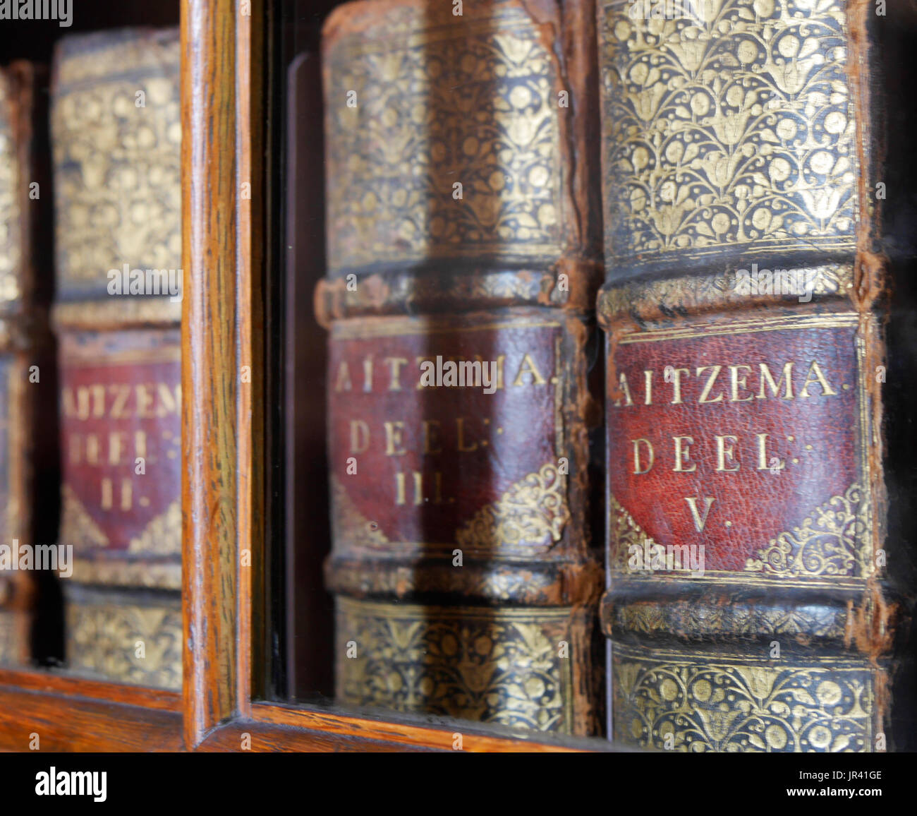 Vintage Books In Old Bookcase Stock Photos & Vintage Books In Old ...