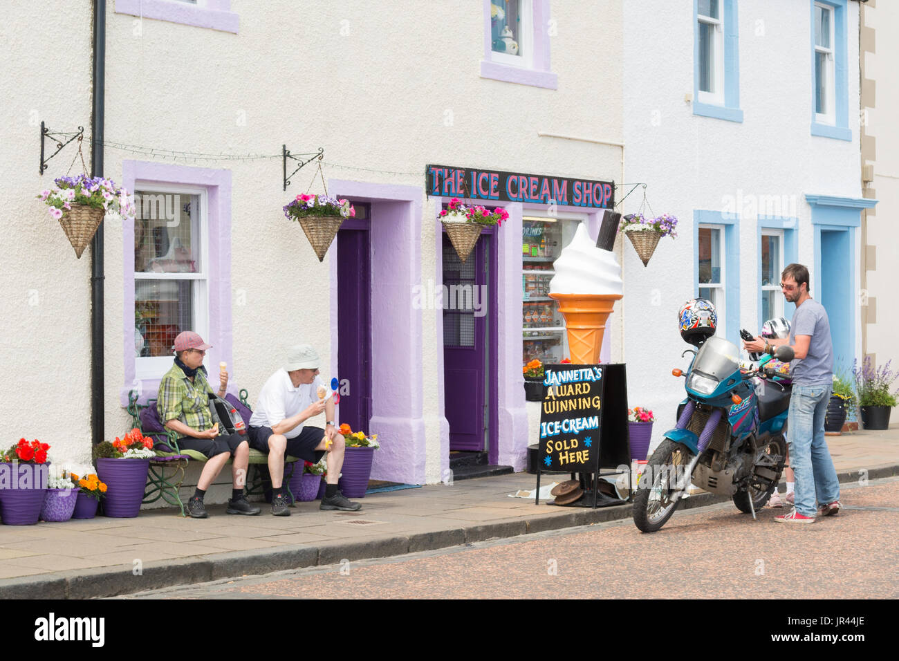 Ice cream shop hi-res stock photography and images - Alamy