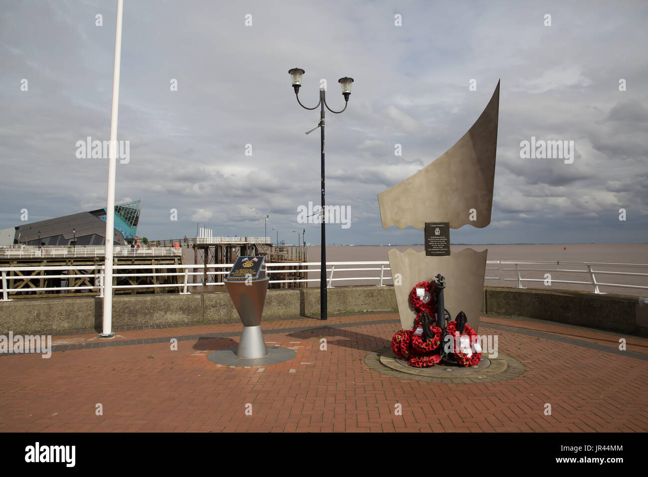 Maritime memorial in Kingston Upon Hull Stock Photo - Alamy