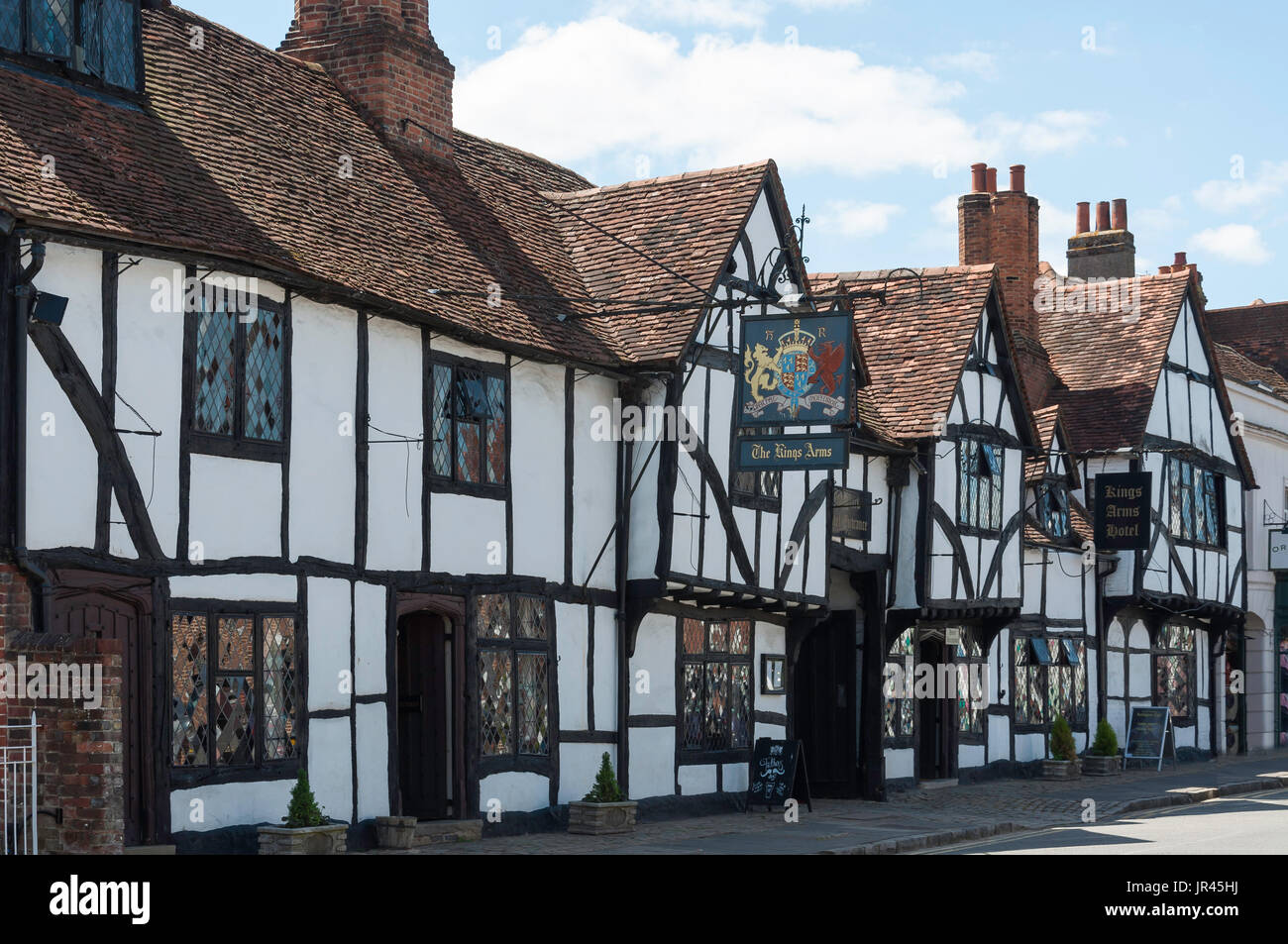 15th century The King's Arms Hotel, High Street, Old Amersham ...