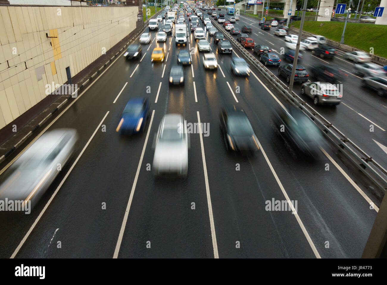 Photo of traffic jams on city roads Stock Photo - Alamy